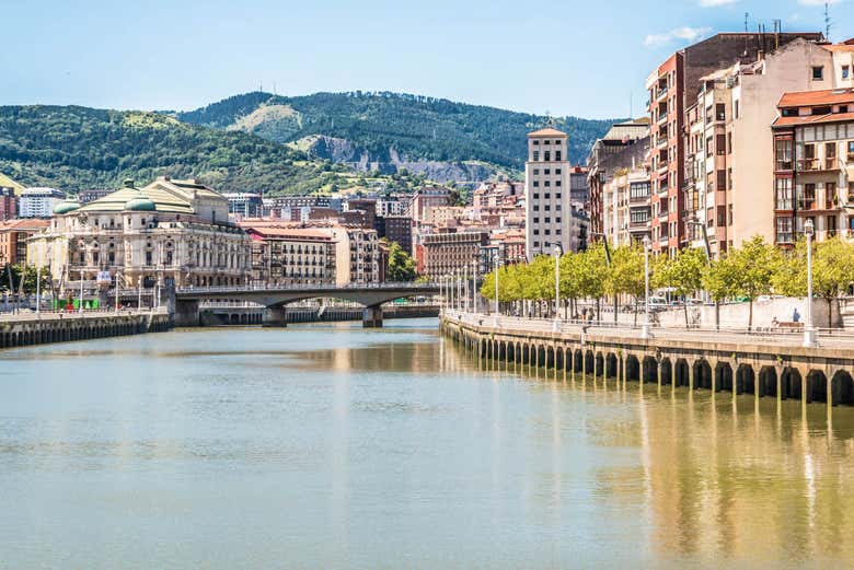 Barco turístico por la Ría de Bilbao y la Bahía del Abra, Portugalete