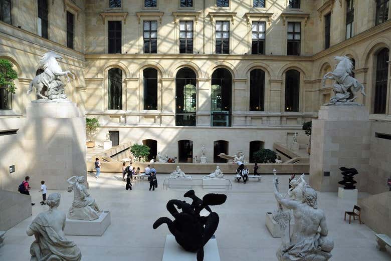 El Museo del Louvre se inauguró el 8 de noviembre de 1793