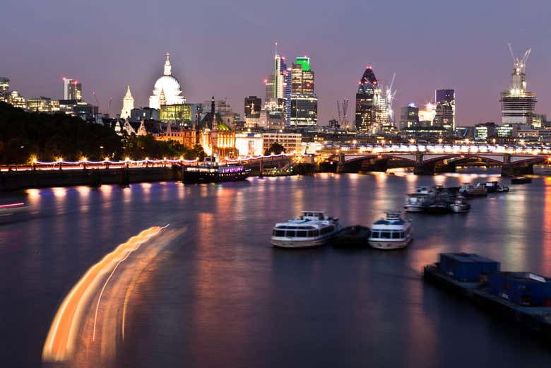 Crucero por el Támesis con cena y música en directo, Londres
